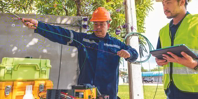 Fiber To The Premises Deployment - Comparing PON and P2P Architectures